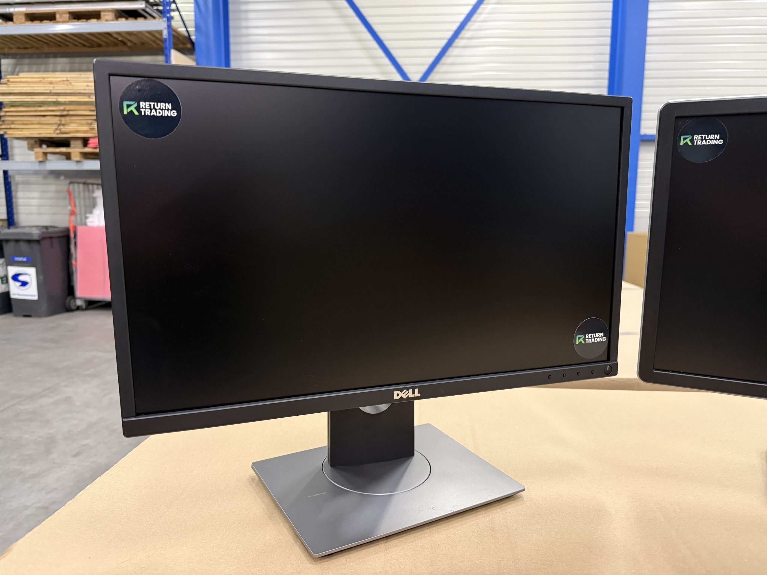 77x Dell 22" Inch Monitors - Return Trading